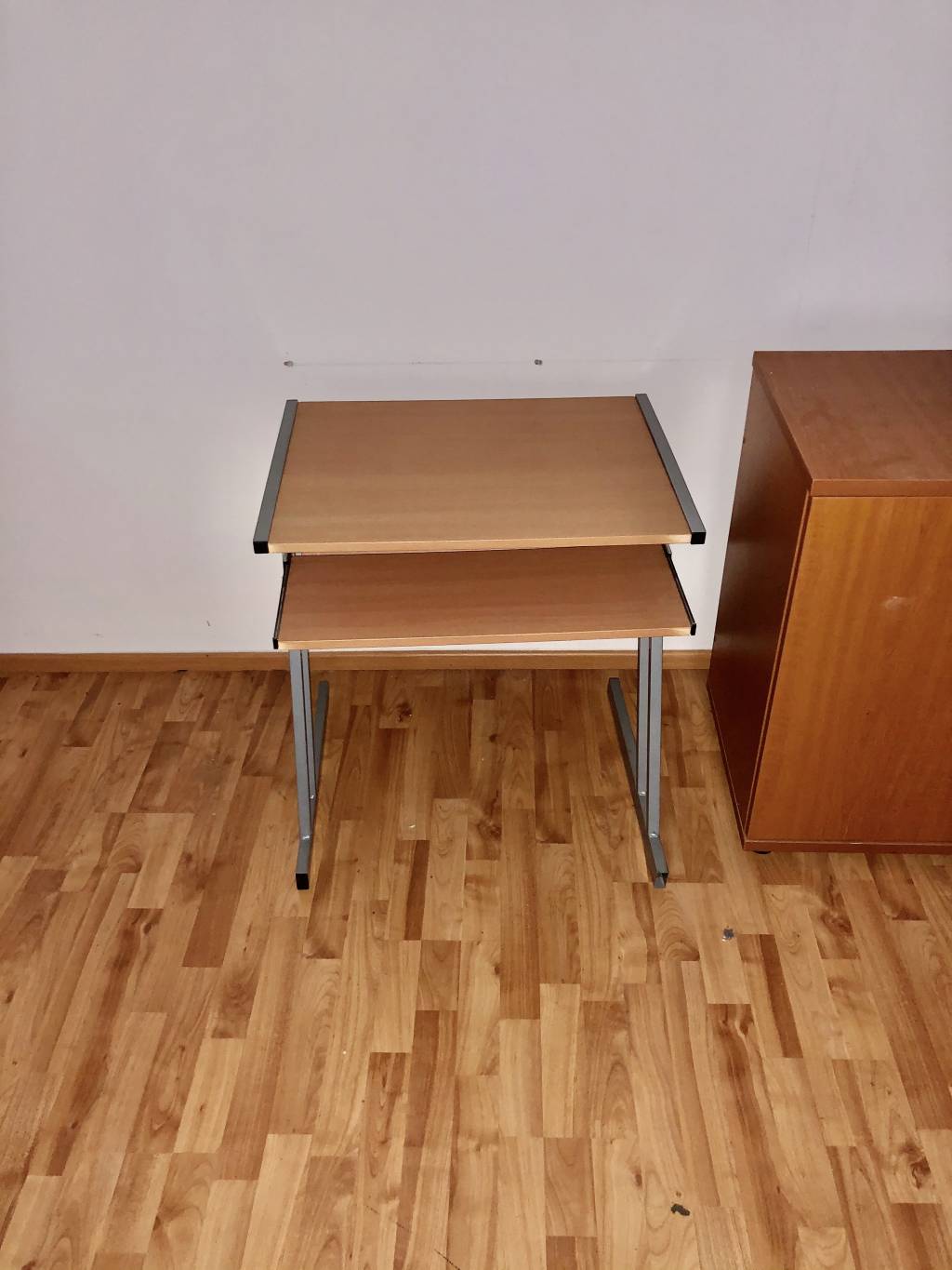 Daruji za odvoz stolek pod pc | VšezaOdvoz