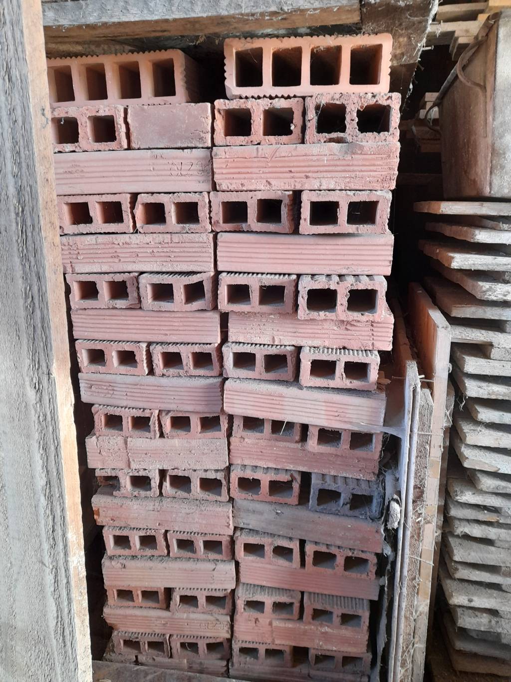 Daruji za odvoz duté cihly | VšezaOdvoz