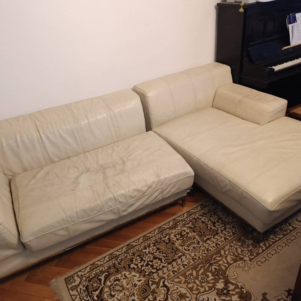 Daruji za odvoz bílý kožený gauč | VšezaOdvoz